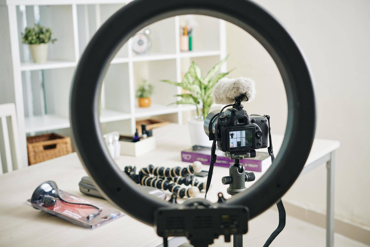 The Best Vlogging Ring Light Kit That Everyone Is Talking About – Mila ...